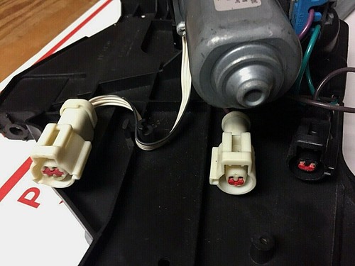 2003-2004 Lincoln Town Car Rear Trunk lid pull Up And Down Motor ...