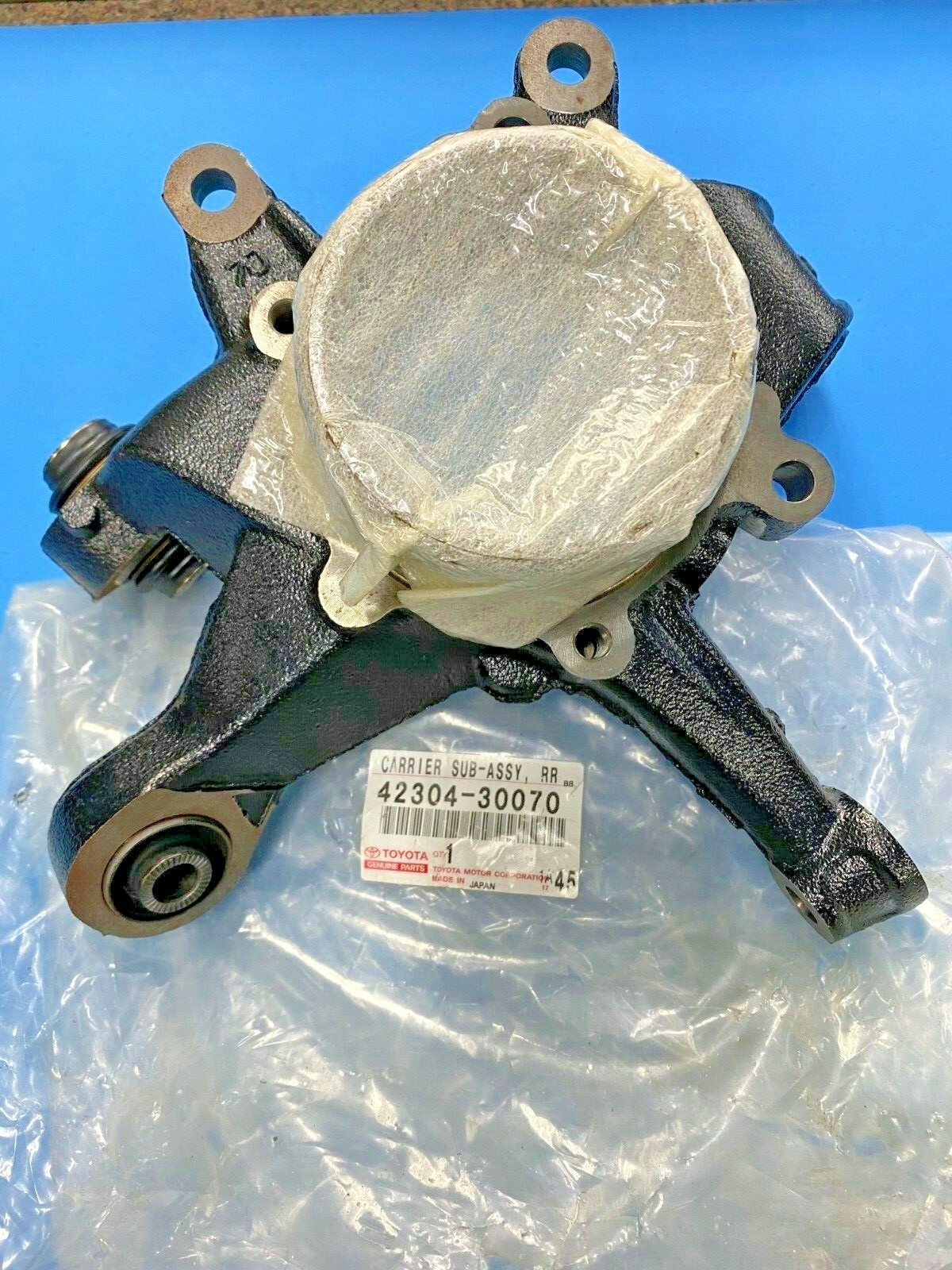 4230430070 Genuine Toyota Carrier Sub-assy Rear Axle RH 42304-30070 for ...