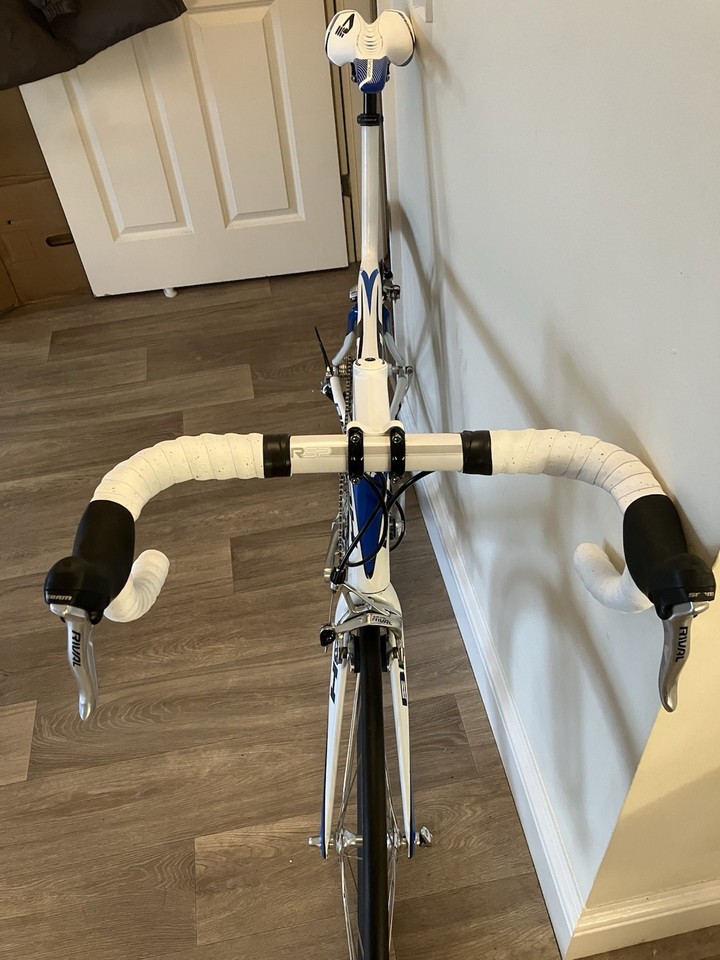 BH G4 Full Carbon Road Bike. 57cm. 7.04kg. SRAM Rival 10sp. Carbon ...