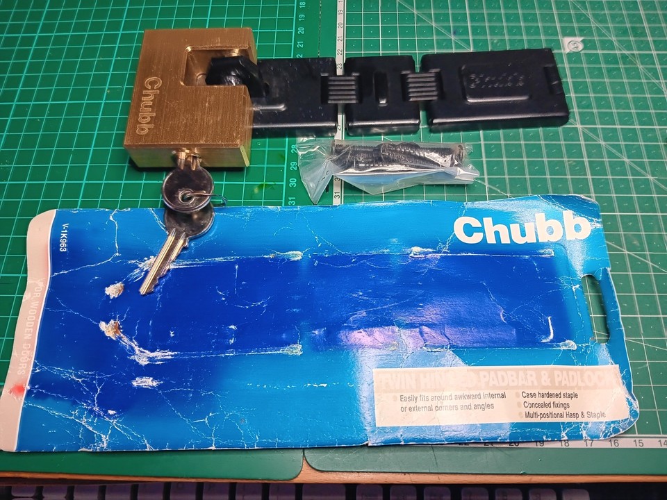 Chubb Hasp & Staple & CHUBB Padlock. (2 Keys) | eBay UK
