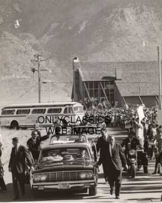 64 LBJ PRESIDENT LYNDON JOHNSON CAMPAIGN LINCOLN LIMO WHITEHOUSE PRESS ...