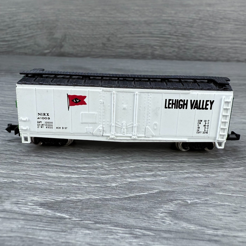 N Scale Bachmann Plug Door Box Car Lehigh Valley NIRX 41003 White Train ...