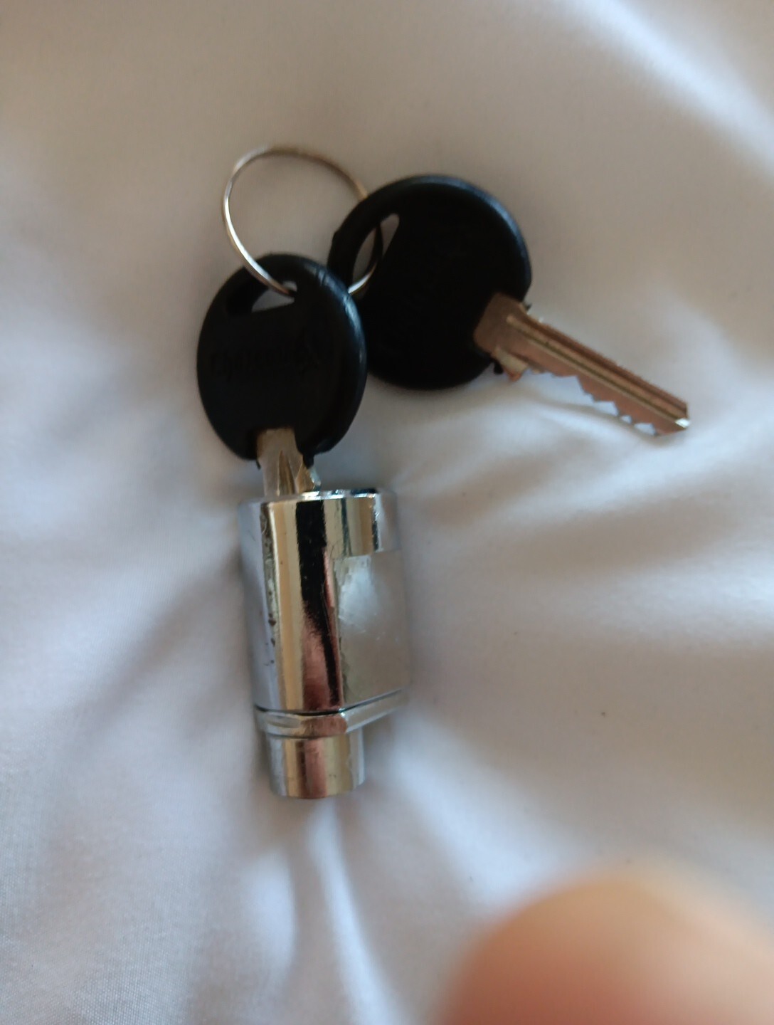 Chateau E-Z Cylinder Bezel Lock with 2 Keys for Storage Units, Rentals ...