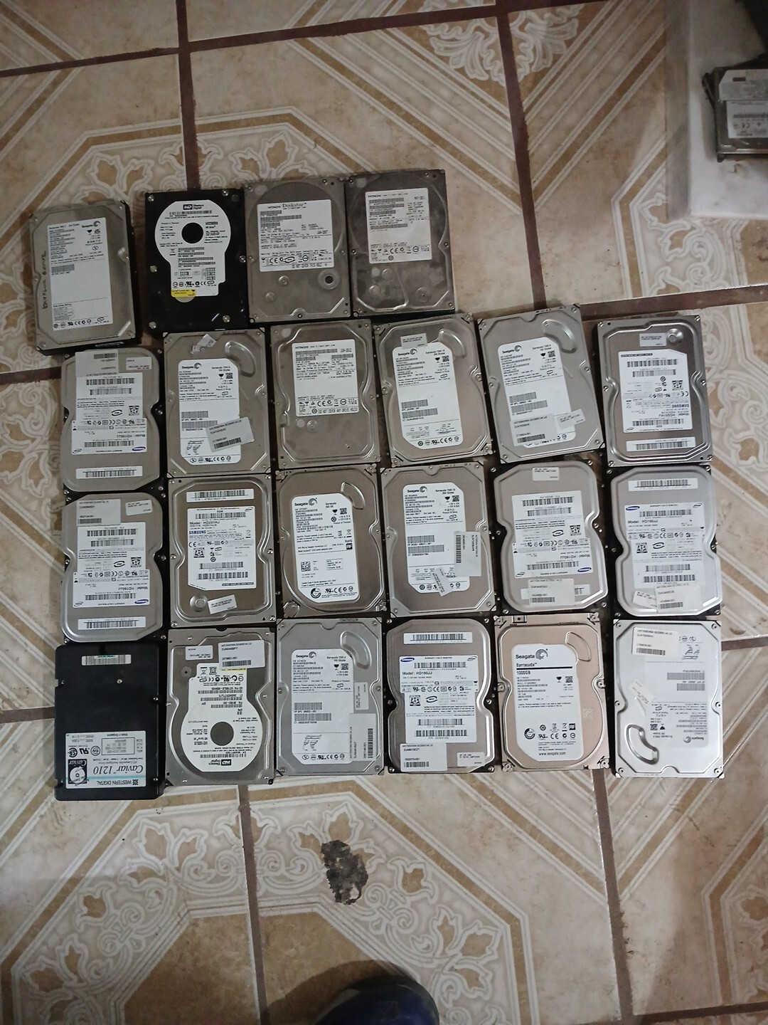 LOT of 22 IDE 3.5" Hard disk Drives for Scrap - Precious Metals ...