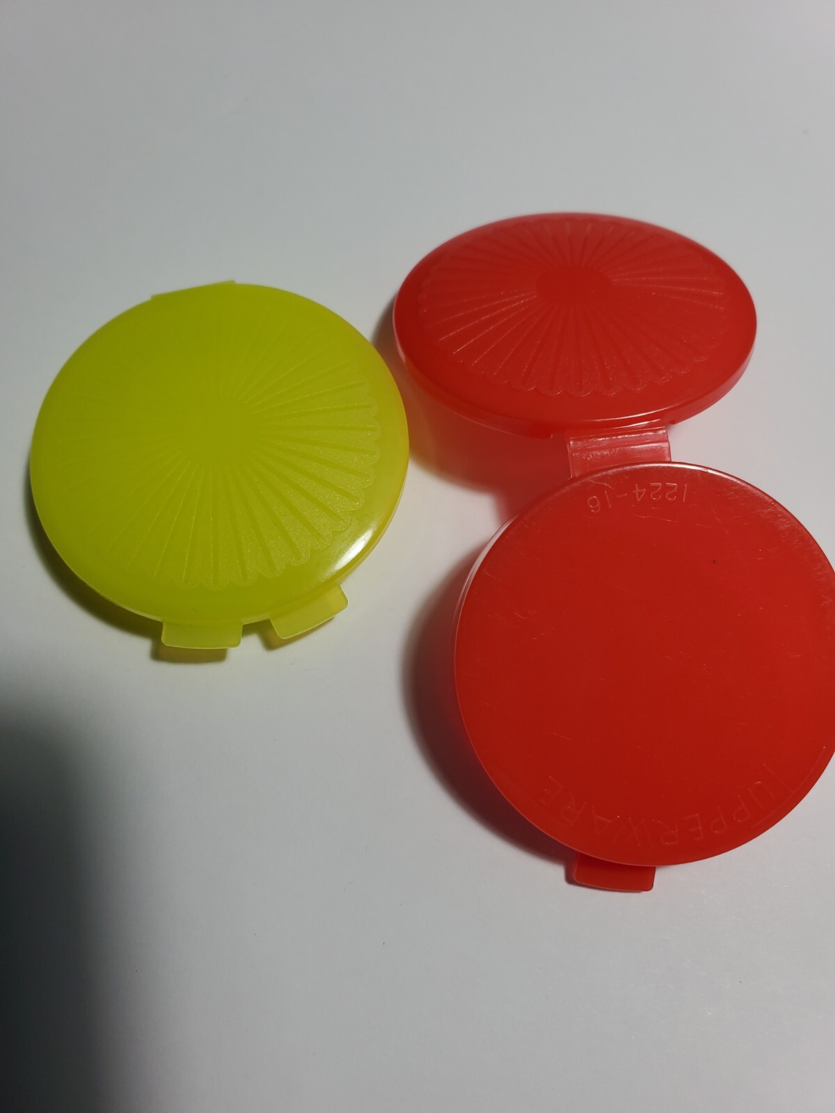 Tupperware Set of 2 Mini Clamshell Pill Keeper Round Pocket Container ...