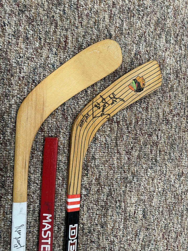 CHICAGO BLACKHAWKS AUTOGRAPHED HOCKEY STICKS (3) Hull, Makita, Towes ...