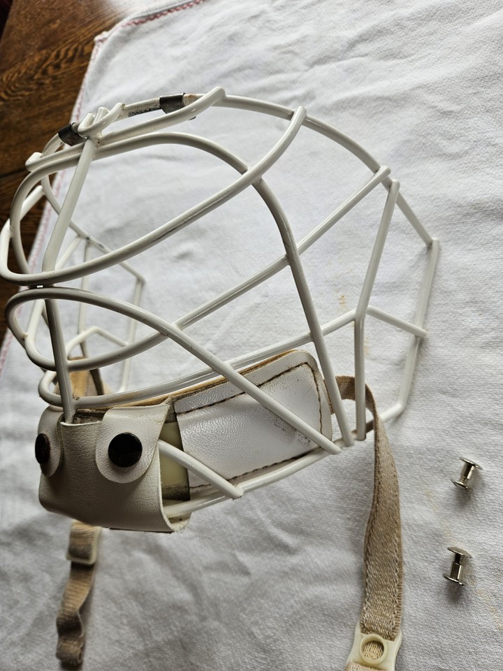 Vintage Bauer HM30 Cats-eye Cage Goalie Ice Hockey Osgood Roy Style ...