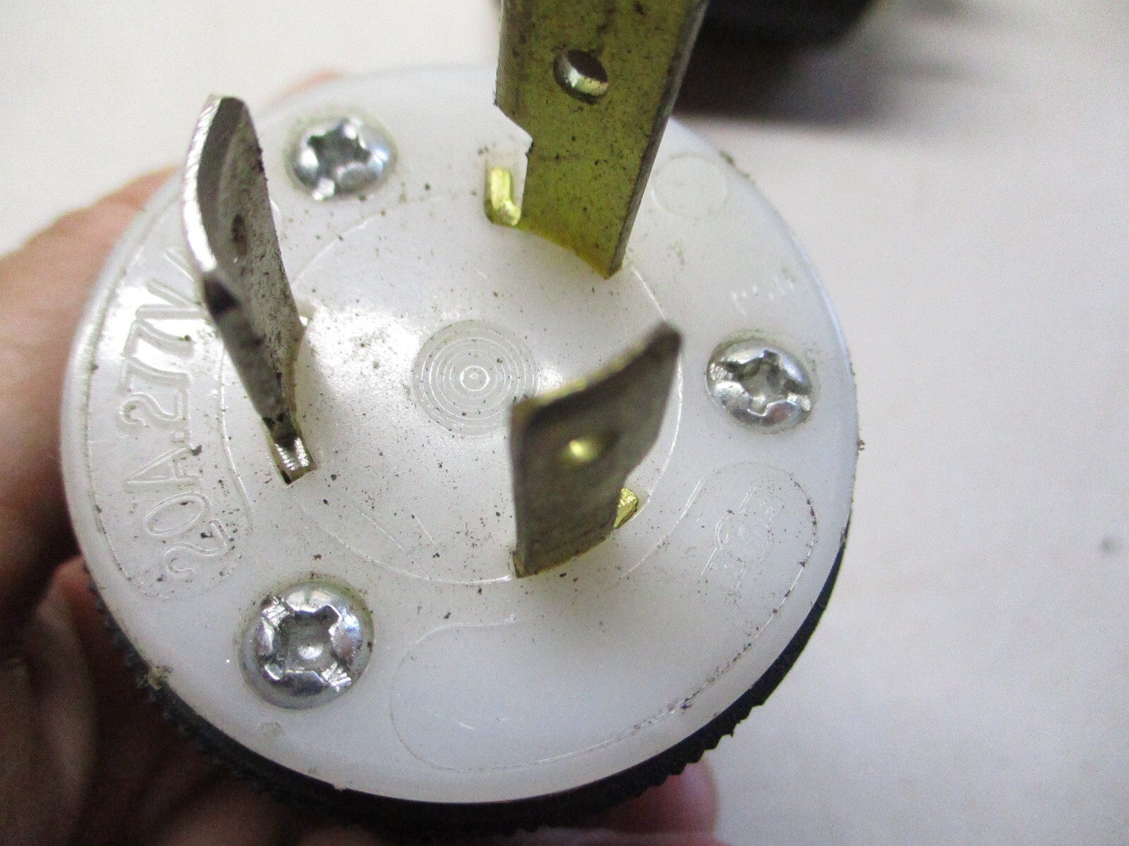 HUBBELL LOT OF 2 TWIST LOCK PLUGS HBL2331 20AMP 277VOLT 2P 3W+G | eBay