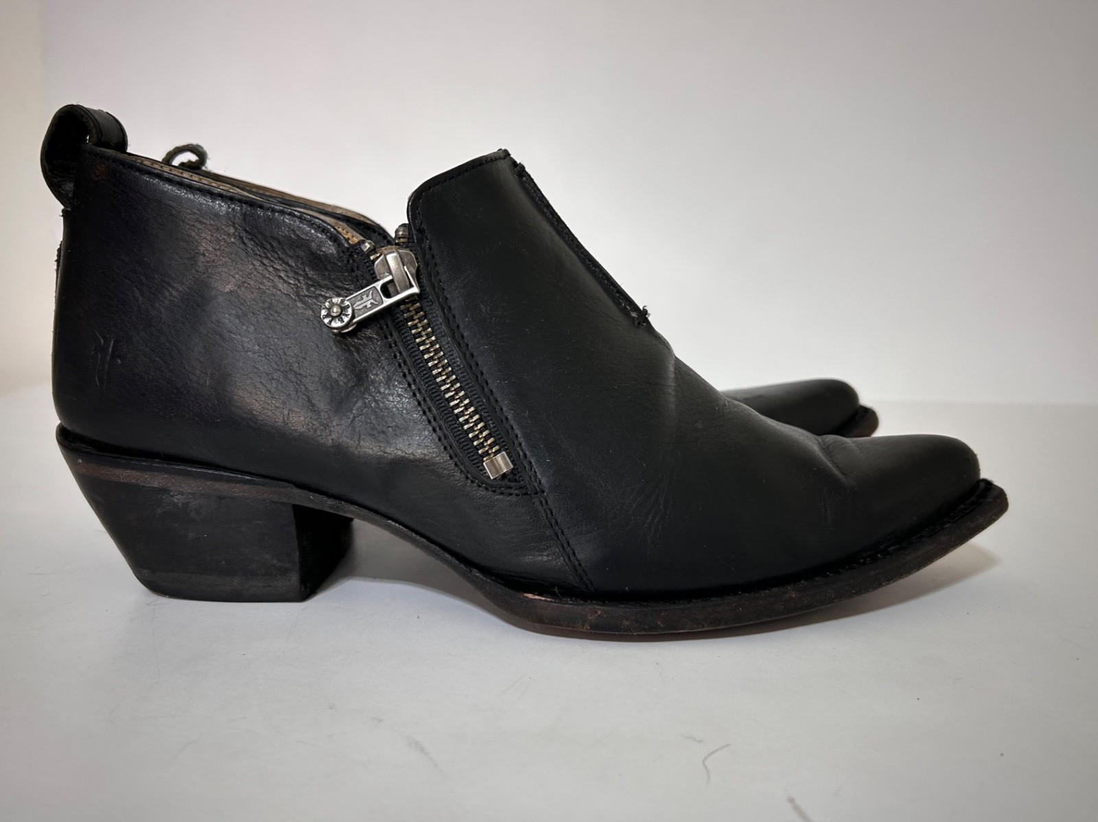 Frye Women's size 10 Sacha Black Leather Zip Moto Shootie Western Ankle ...