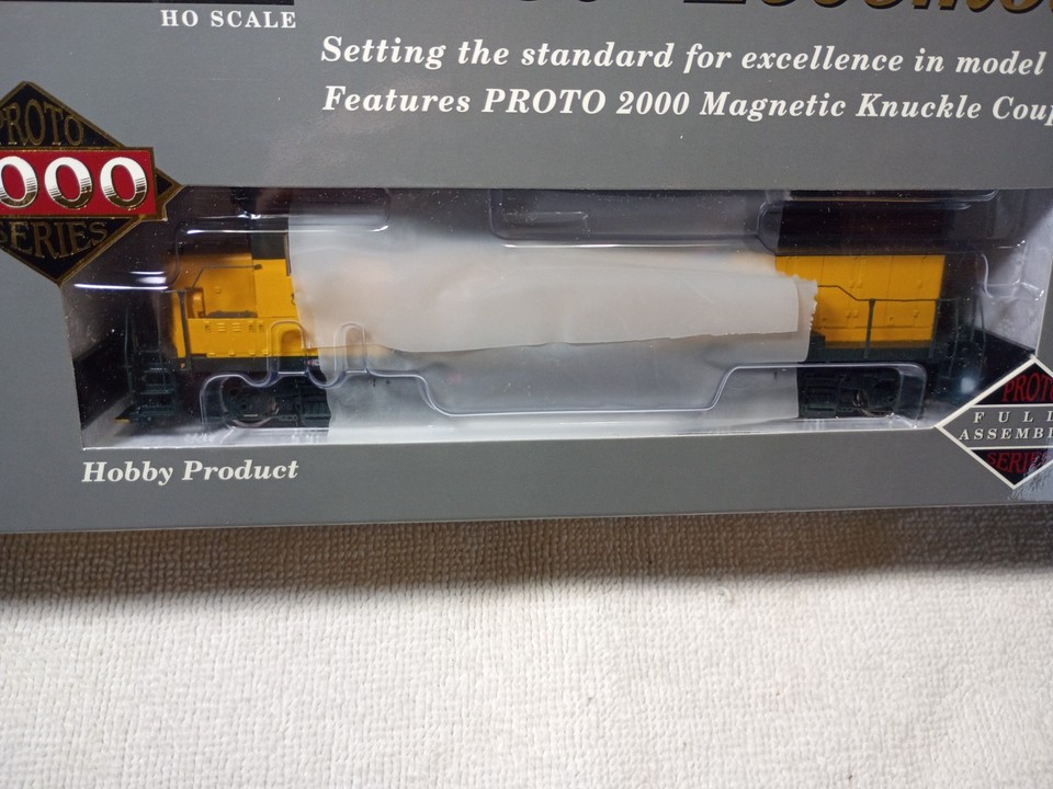 Proto 2000 series GP30 Locomotive C&NW NIB HO TRAIN Chicago & North ...