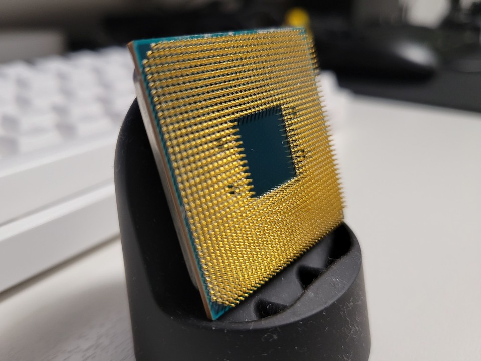 AMD Ryzen 7 2700X Processor (3.7 GHz, 8 Cores, Socket AM4) (Read ...