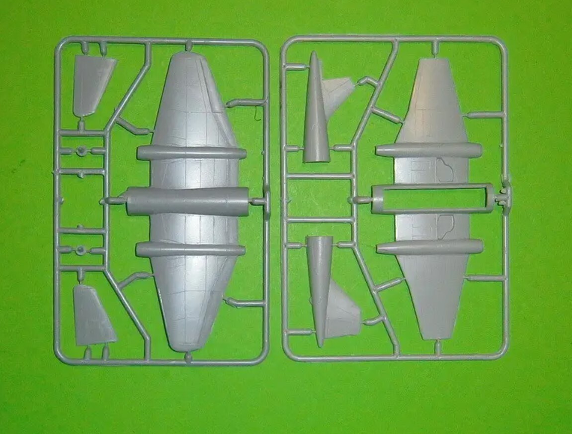 Amodel 1482 Plastic model airplane kit Scale 1:144 Bomber B-57G - kits ...