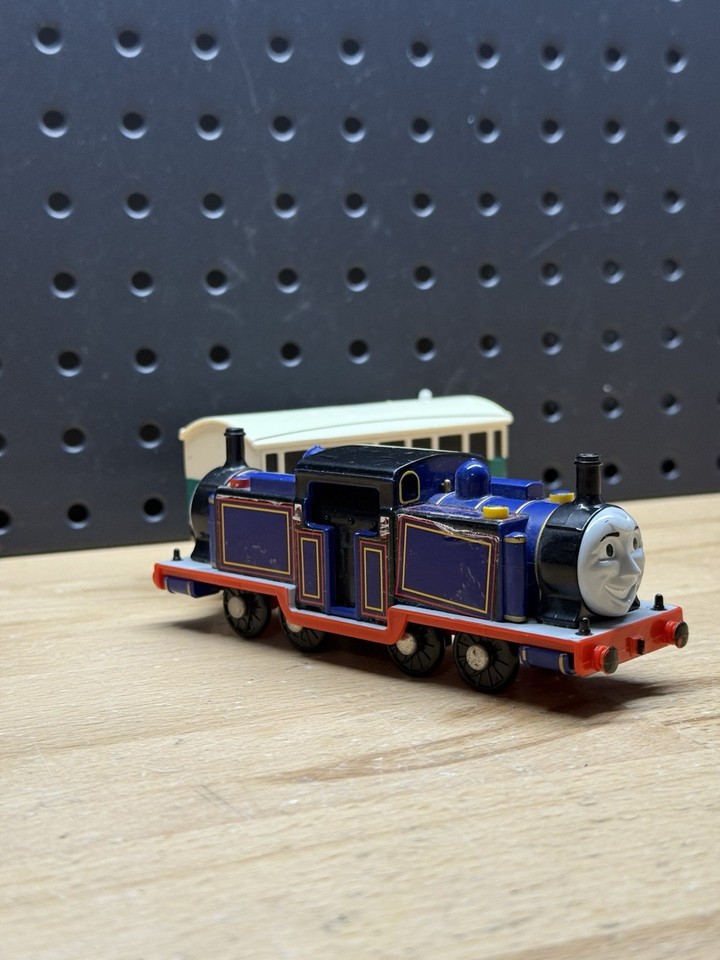 Thomas & Friends TrackMaster Mighty Mac Coach Lot Motorized Train ...