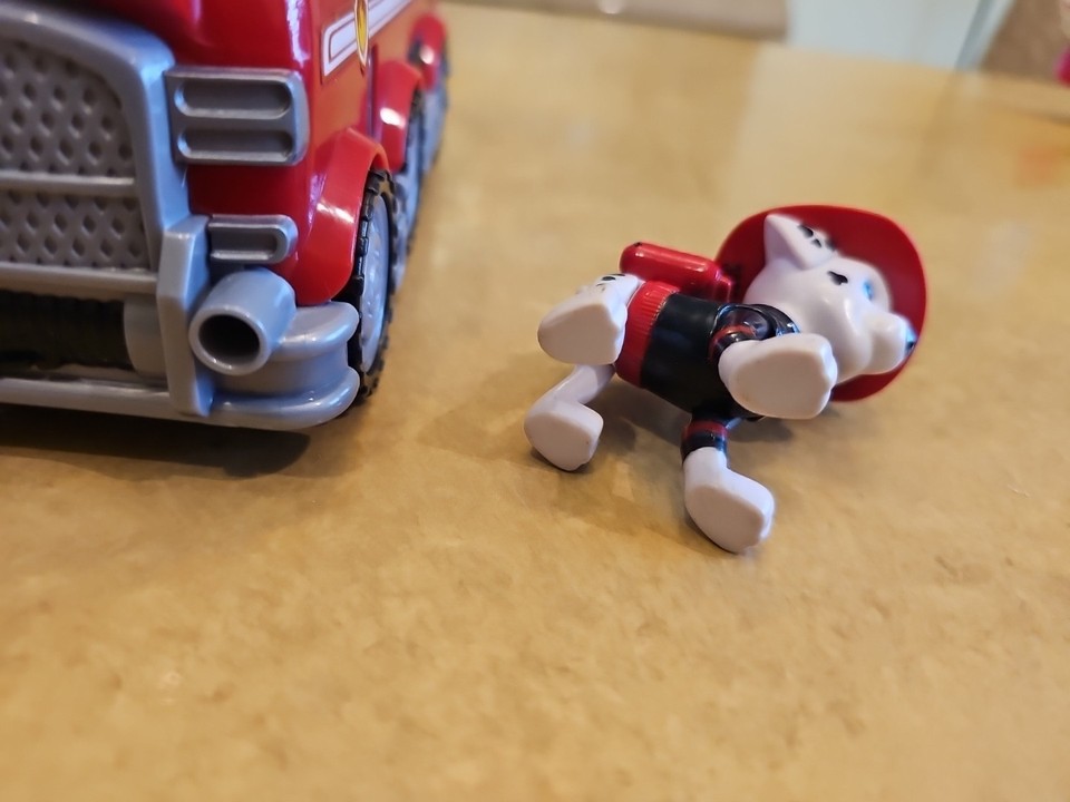 Paw Patrol Marshall Figure & Fire Truck by Spin Master Ultimate Rescue ...