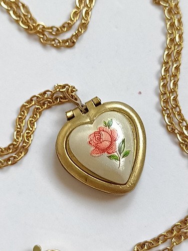 Small 70s Vintage heart locket with Japanese porcelain rose, gold ...