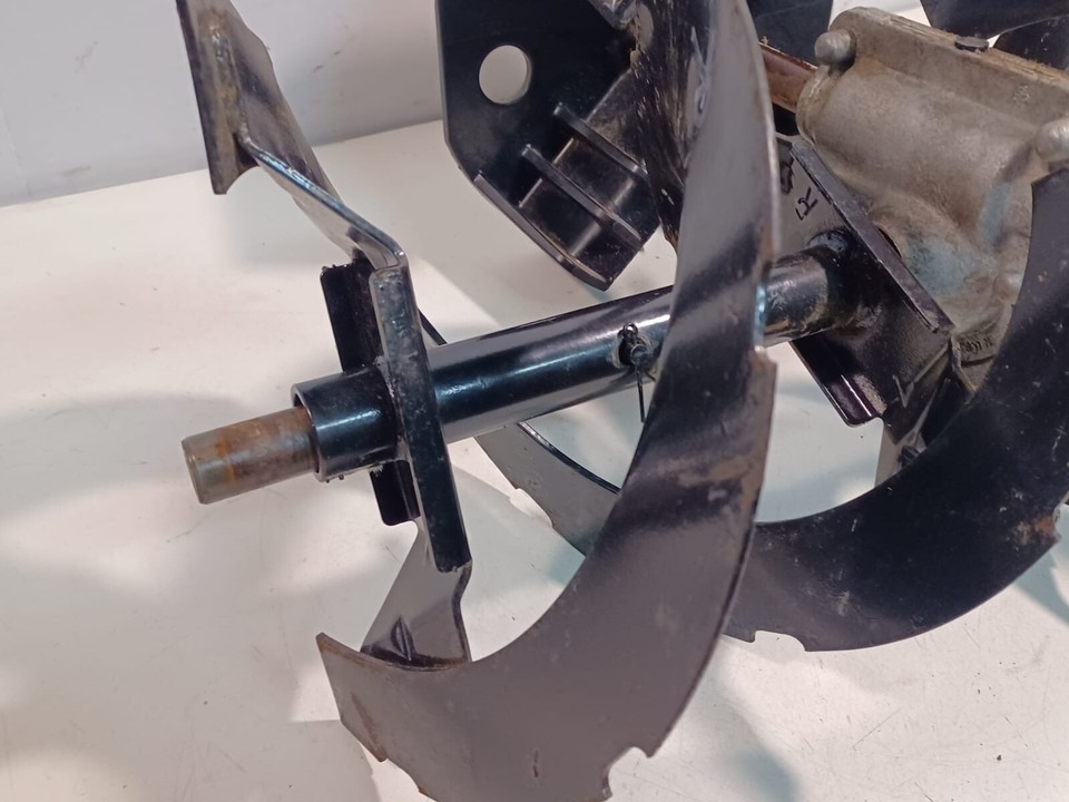 MTD SNOWBLOWER COMPLETE AUGER, GEAR BOX, & IMPELLER ASM 618-04055 & 731 ...