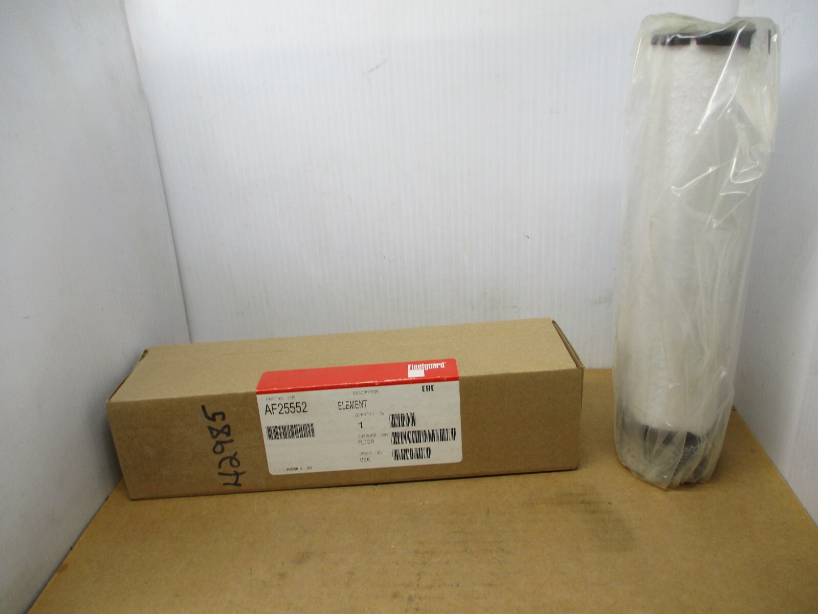 FLEETGUARD AF25910 - Air filter cross reference