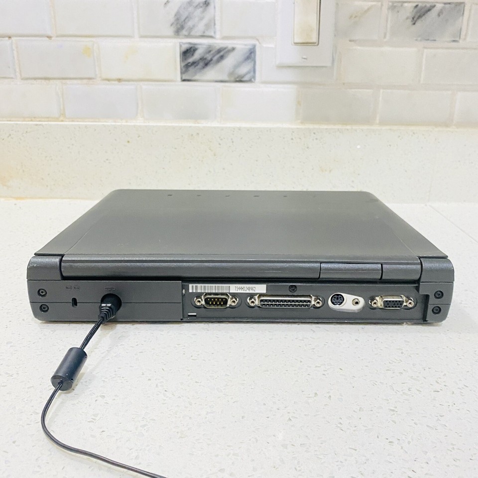 Very Rare Compaq Contura Laptop 4/25 Series 2820D w/ Mouse Read Below ...