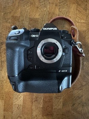 Olympus OM-D E-M1X Mirrorless Camera Body Excellent Condition 2 ...