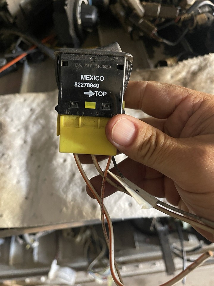 MACK BATTERY ROCKER DASH SWITCH 82278949 W/ CONNECTOR | eBay