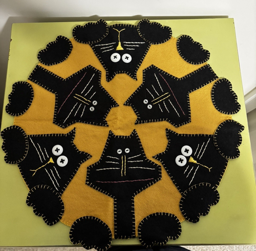 COMPLETED Penny Paws Penny Rug Wall Hang Table Mat Primitive Folk ...