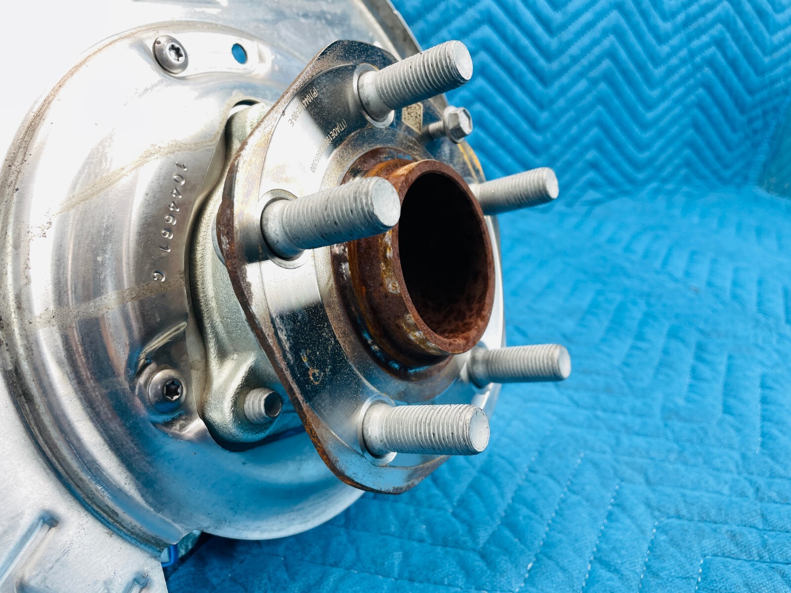 Tesla Model 3 RWD Front Passenger's Knuckle Spindle w/Hub & ABS Sensor ...