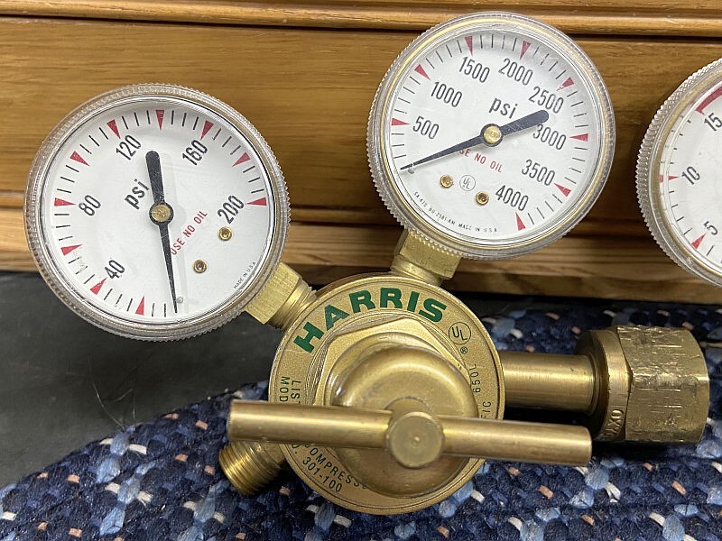 HARRIS WELDING SET 2 REGULATORS - 72-3 TORCH - MODEL 85 HANDLE - D-85 ...