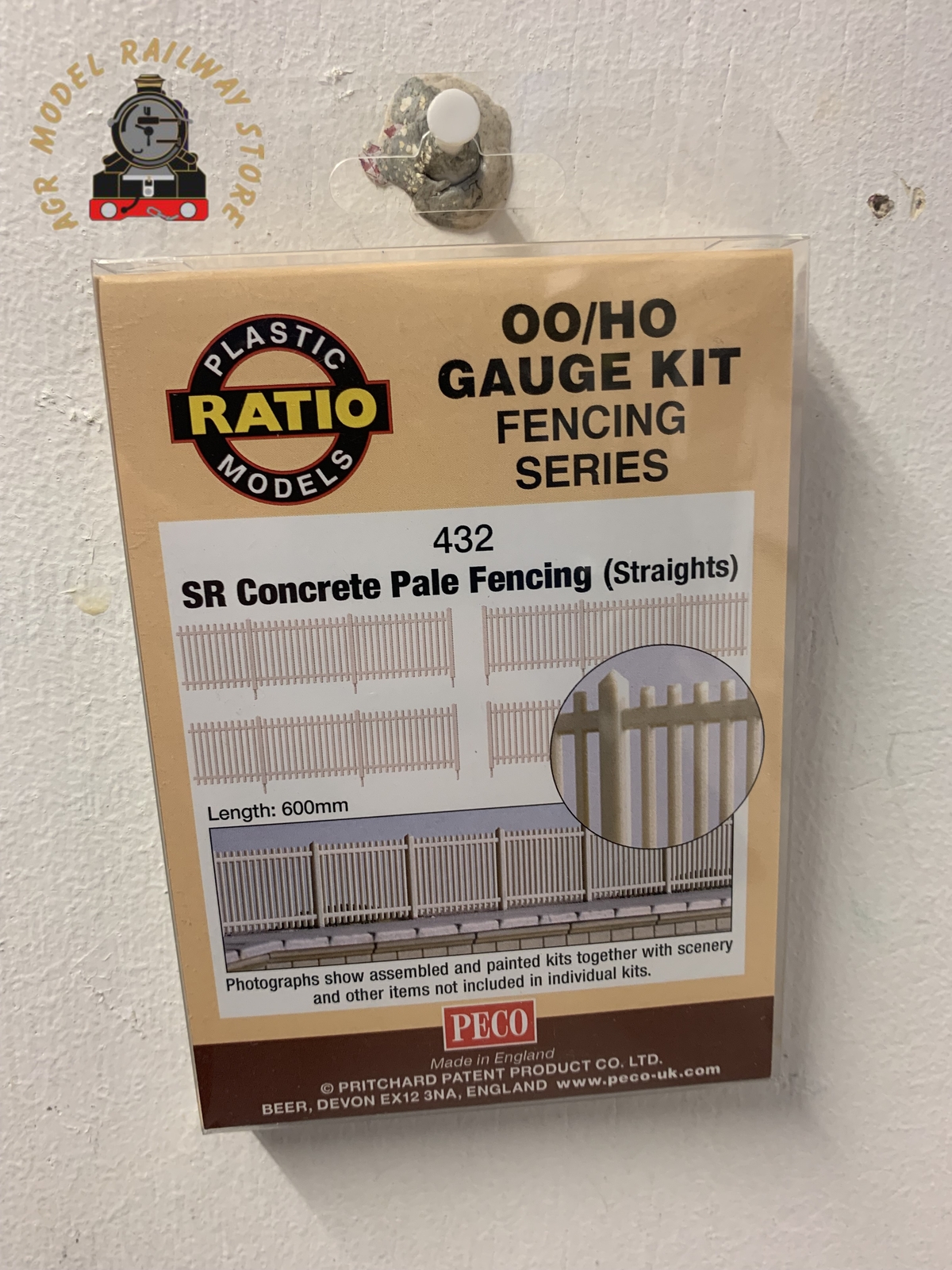 Ratio 432 SR Concrete Pale Fencing :: Railway Models UK