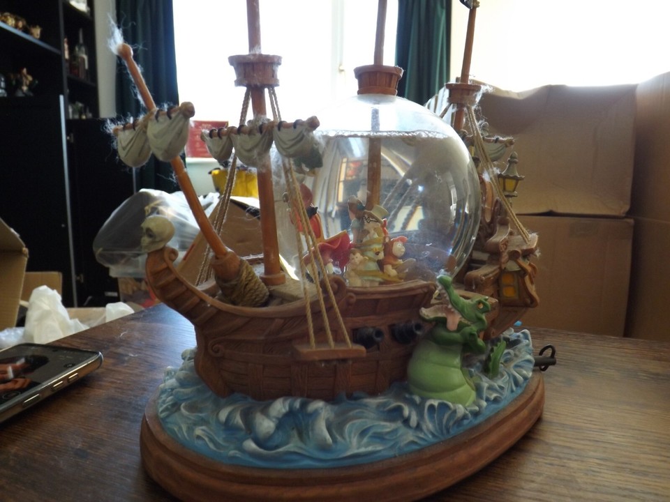 Disney You Can Fly Snow Globe Music Box Jolly Roger Captain Hook Peter ...