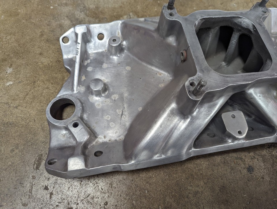 EDELBROCK TORKER 2725 INTAKE Manifold Chevy 283 302 327 350 400 SBC ...