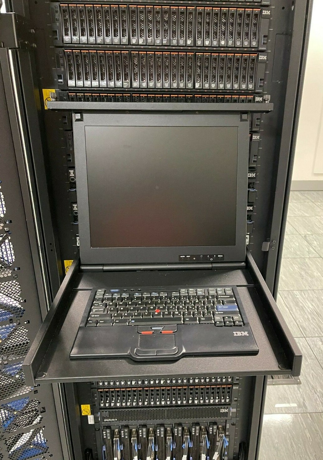 IBM Netezza Pure Data 3565/ED1 Storage EXP2524 172.8TB Enclosure ...