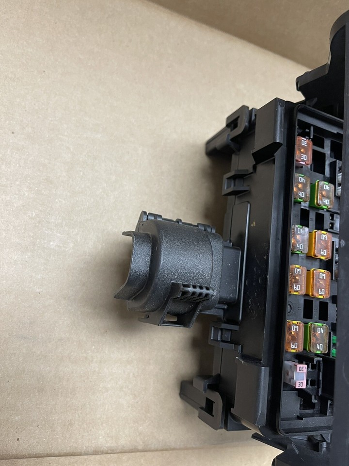 GM Fuse Box Junction Block 2015-2020 Escalade Tahoe Yukon OEM 23418066 ...