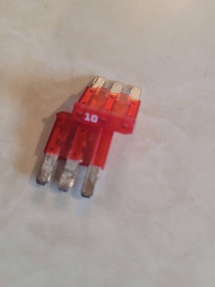 GM 10 AMP 3 Blade Red (2 pcs) Micro Fuses GM 19209799 Ford DG9Z-14526-P ...