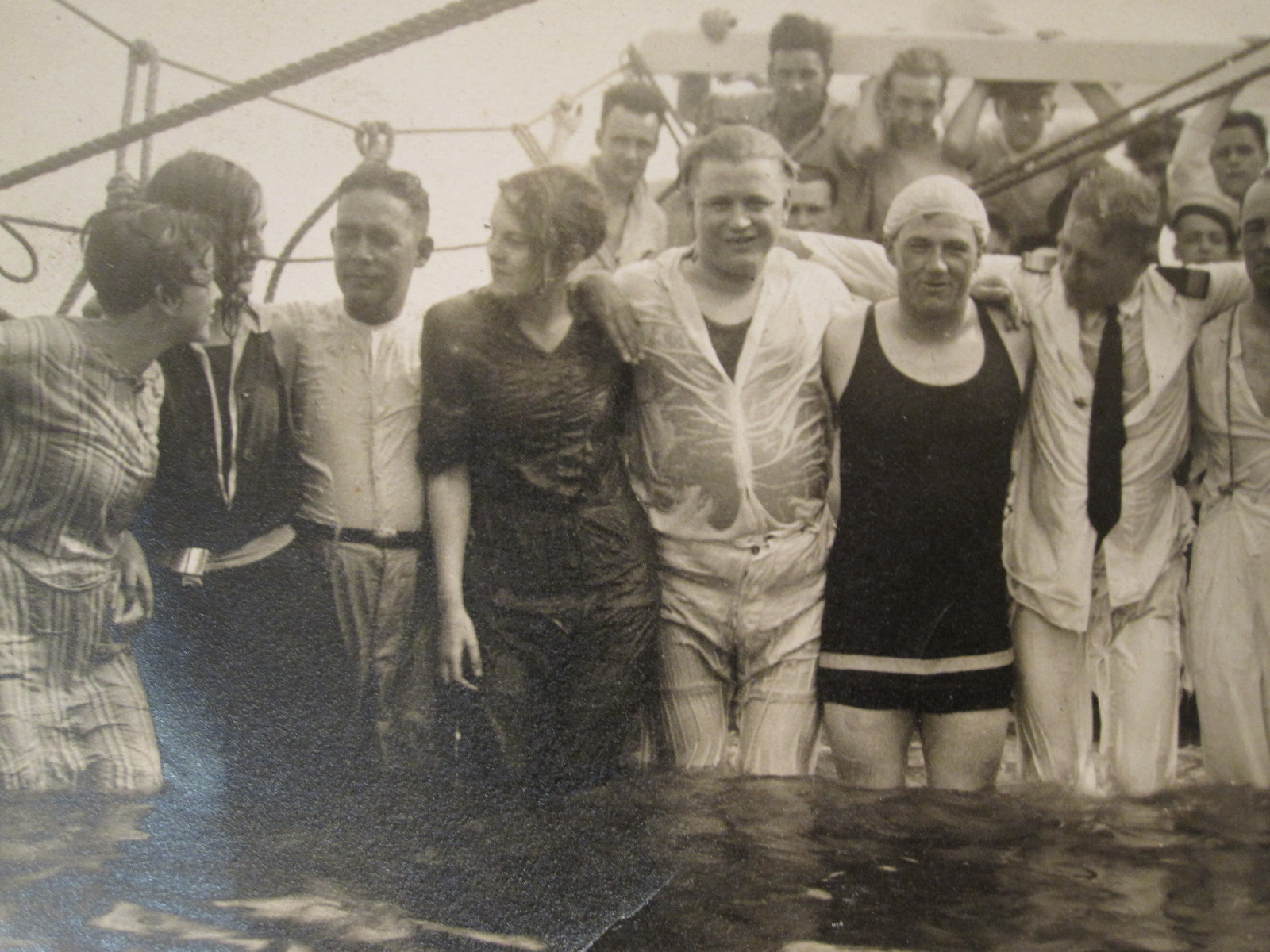 ANTIQUE FLAPPERS SOAKING WET MEN WOMEN BEAUTIES SHARP OLD SHIP POOL ...