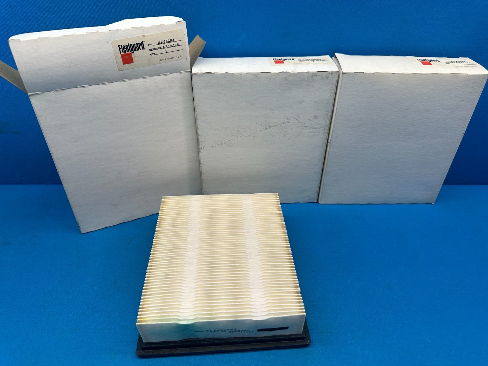 KOMATSU 6001854100 - Air filter cross reference