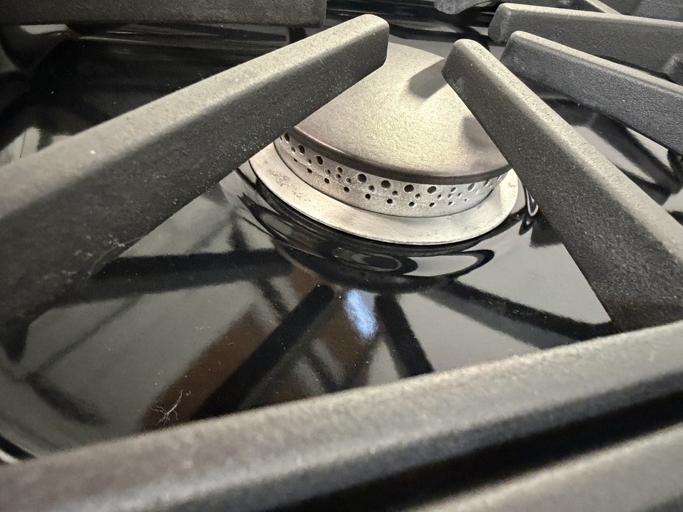 Wolf DF486G 48" Dual Fuel Range 6 Burners + Griddle PRO Stainless - Red ...