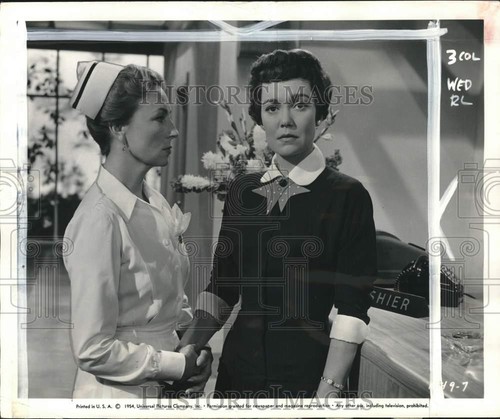1954 Press Photo Actors Jane Wyman & Agnes Moorehead in "Magnificent ...