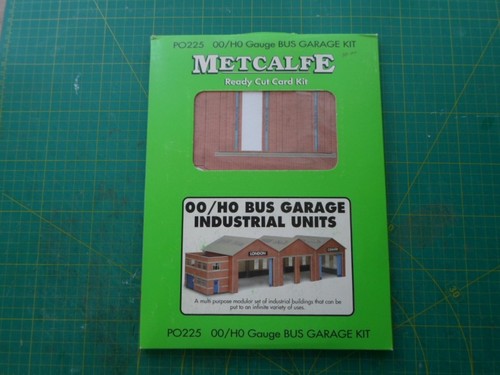 OO GAUGE METCALFE PO225 BUS GARAGE NEW | eBay UK