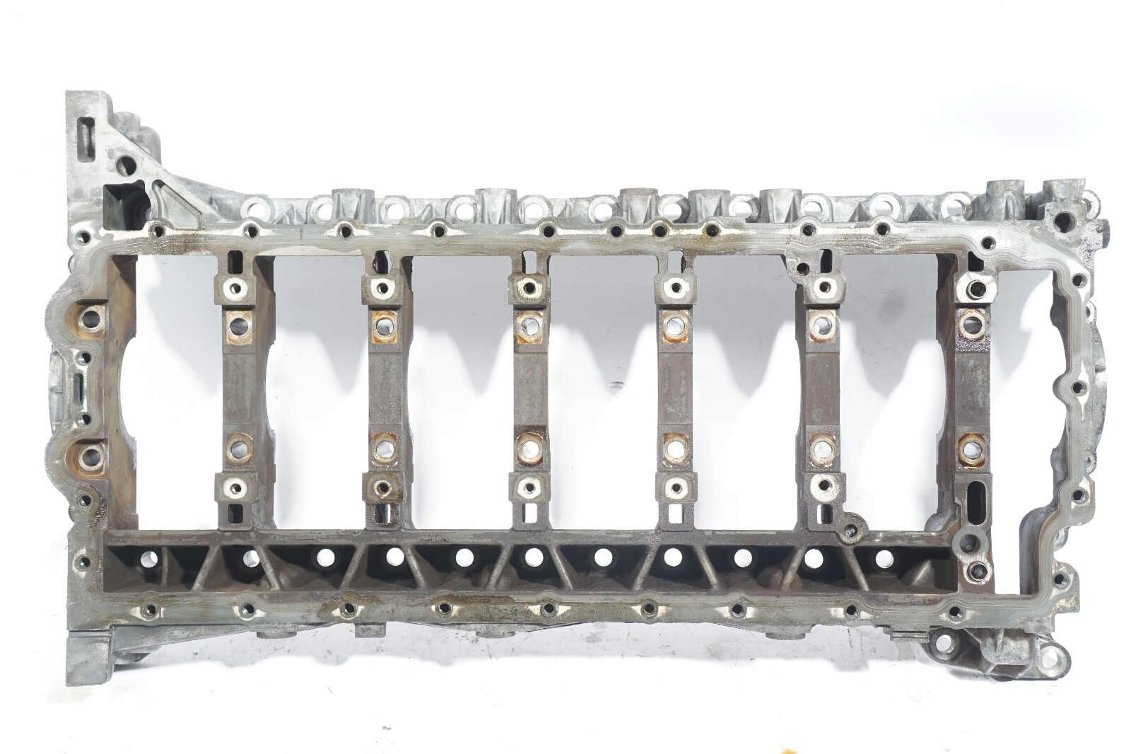 2007-2010 BMW X5 E70 3.0L Crankshaft Housing Lower Engine Block 7558325 ...