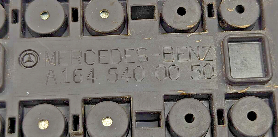 2006-2010 Mercedes W164 ML350 GL450 Fuse Box Jump Start Terminal ...