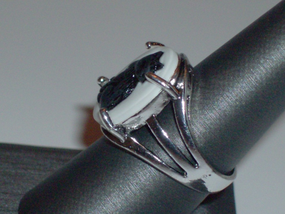 Antiqued Silvertone Black & White Black Cat (Cateo) Cameo Ring- Size 8 ...