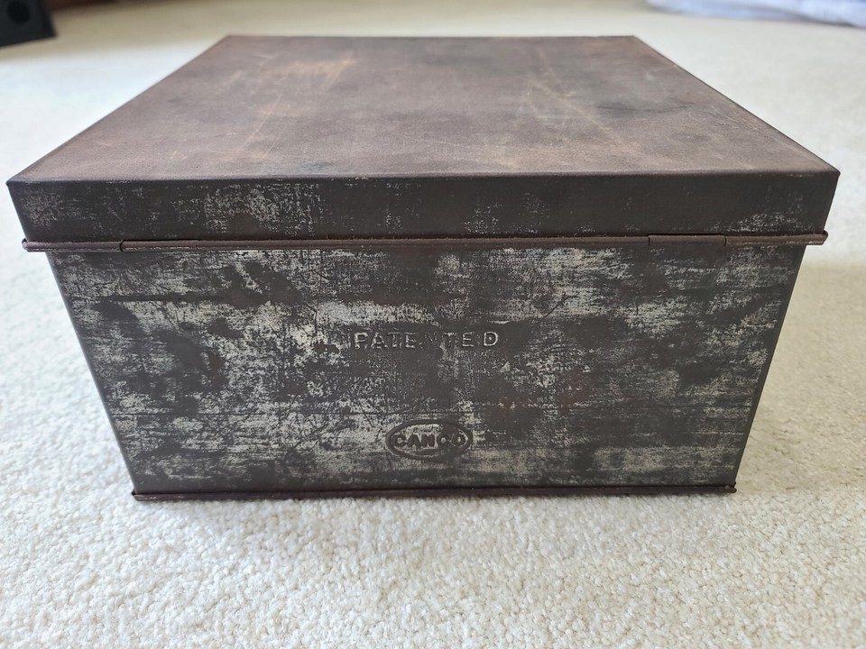 Independent Baking Co., Davenport, Iowa, Fine Biscuit, hinged tin box ...