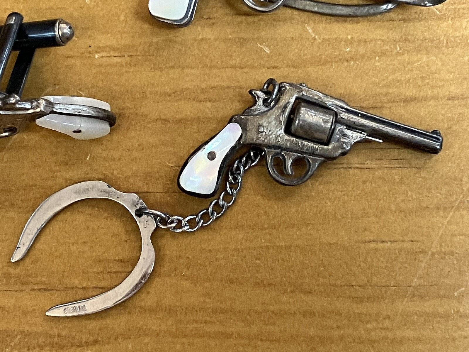 Vintage Colt Revolver Pearl Handle Gun Cuff Links & S… - Gem