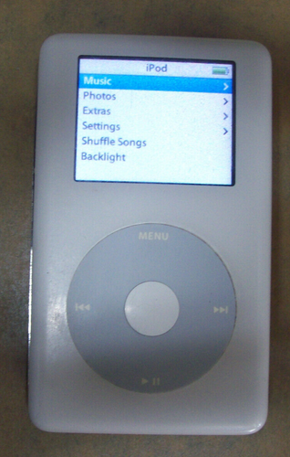 Apple iPod Classic A1099 4th Gen 60Gb battery holds 1hour charge good ...
