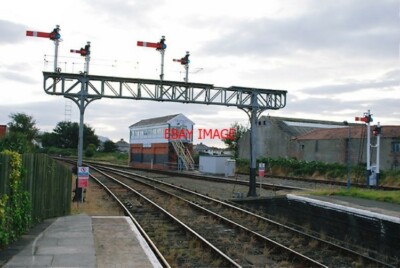 PHOTO LLANDUDNO RAILWAY STATION THE LMS SIGNAL BOX AND SEMAPHORE ...