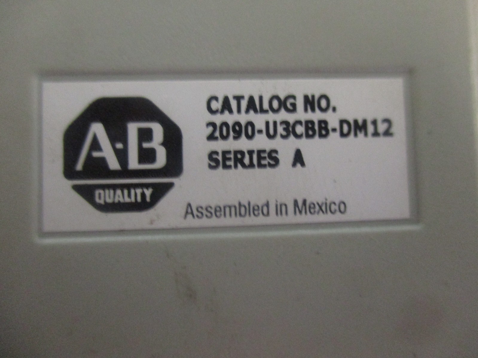 Allen Bradley Cat. #: 2090-U3CBB-DM12 Breakout Module. Séries : un