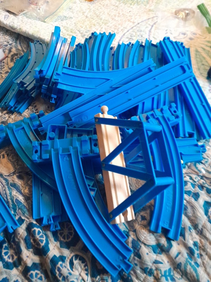 41 Pieces Including Bridge Thomas The Train Tomy Tracks Dated 1998-2002 ...