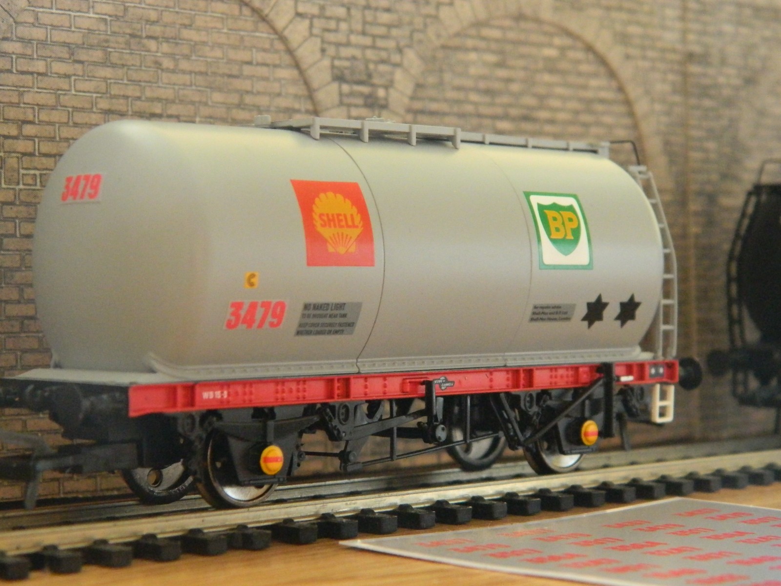 Alternative Wagon Number Decals for Bachmann BP Shell tank TTA OO Gauge ...
