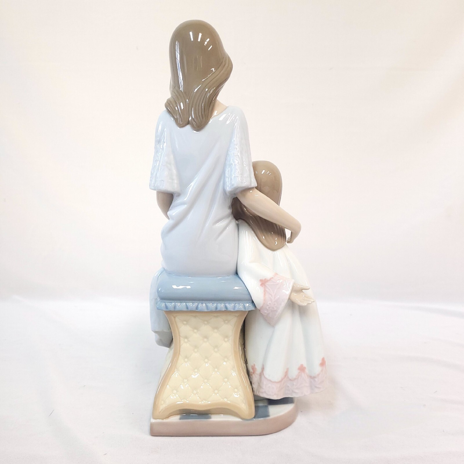 Flawless LLARDO Figurine BEDTIME STORY #5457 Mother Reading to Daughter ...