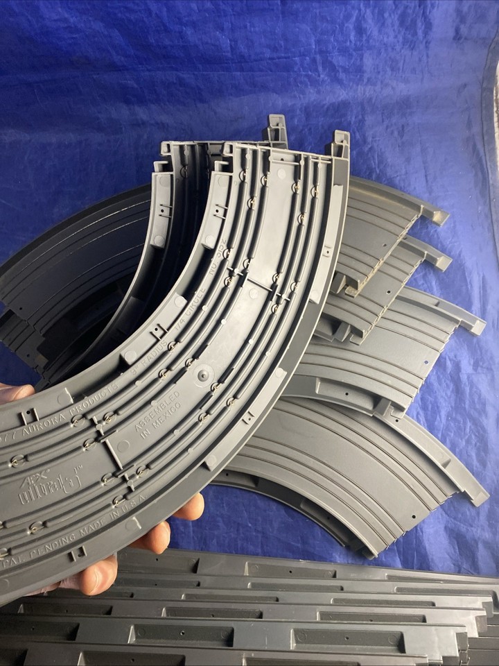 AURORA AFX TRACK LOT SLOTLESS Ultra 5 Speed Steer Straight, Curves ...